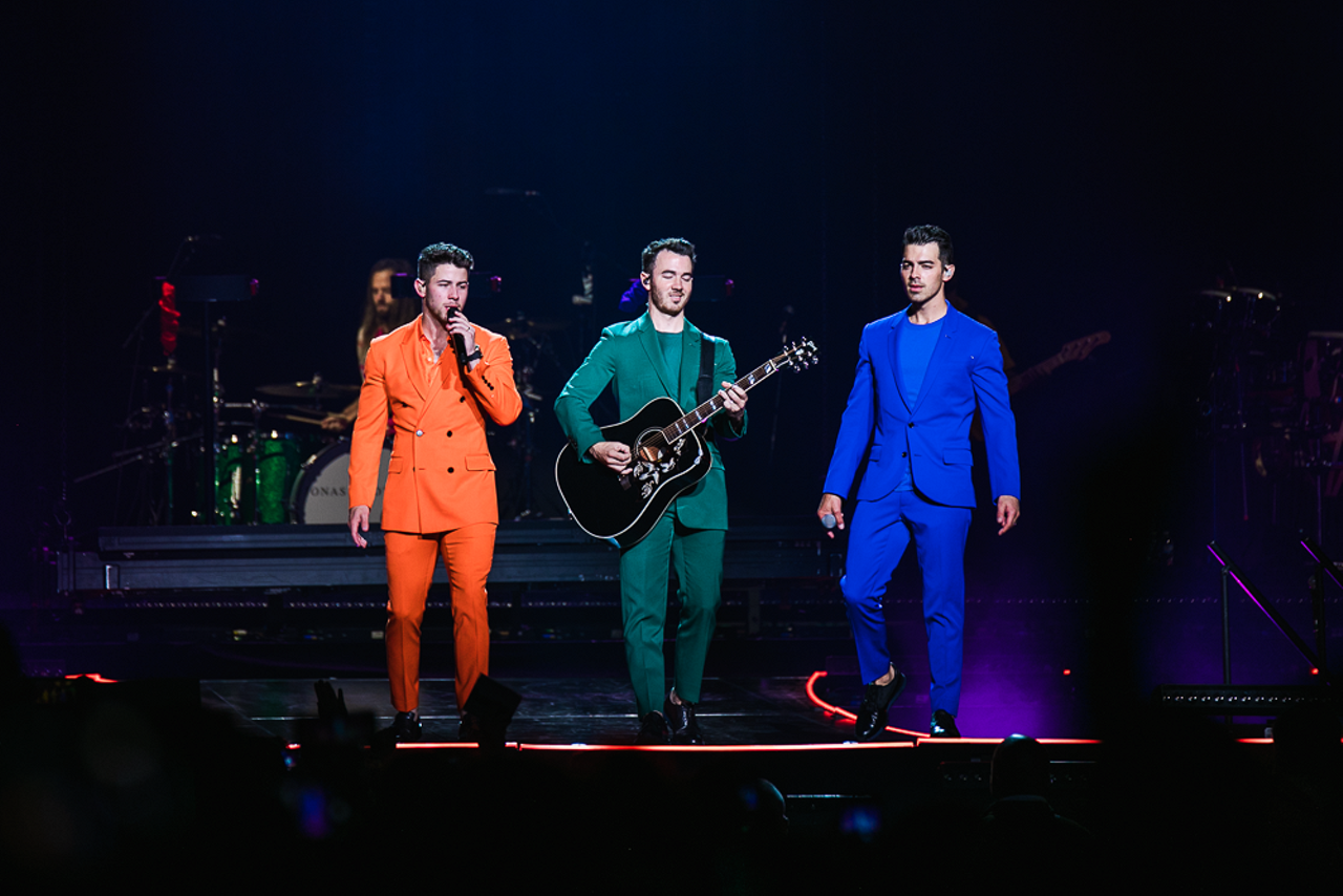 All the Photos from Jonas Brothers' Happiness Begins Tour at U.S. Bank ...