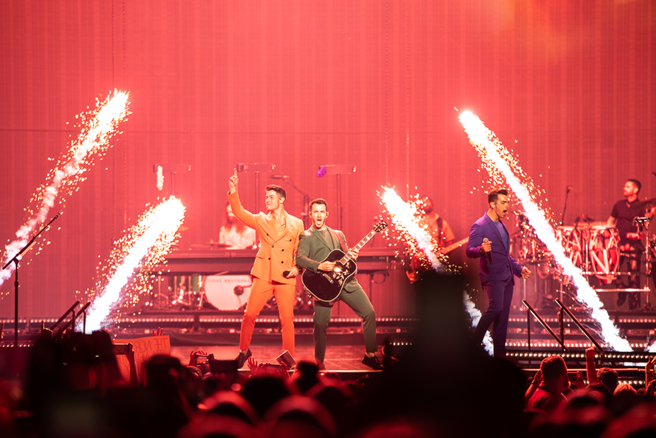 All the Photos from Jonas Brothers' Happiness Begins Tour at U.S. Bank ...