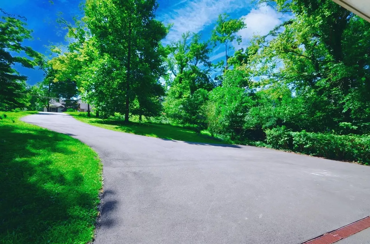 The 1950s Midcentury Modern Home In Anderson Township Has Five ...