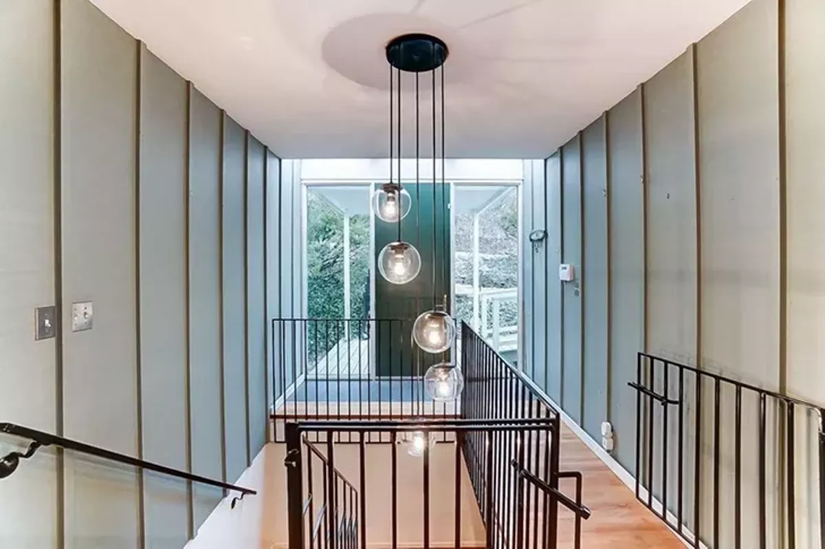 This One-of-a-Kind Midcentury Modern Abode in Clifton's Gaslight ...